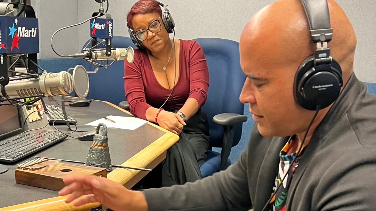 Michael Gil, músico cubano, en los estudios de Martí Noticias