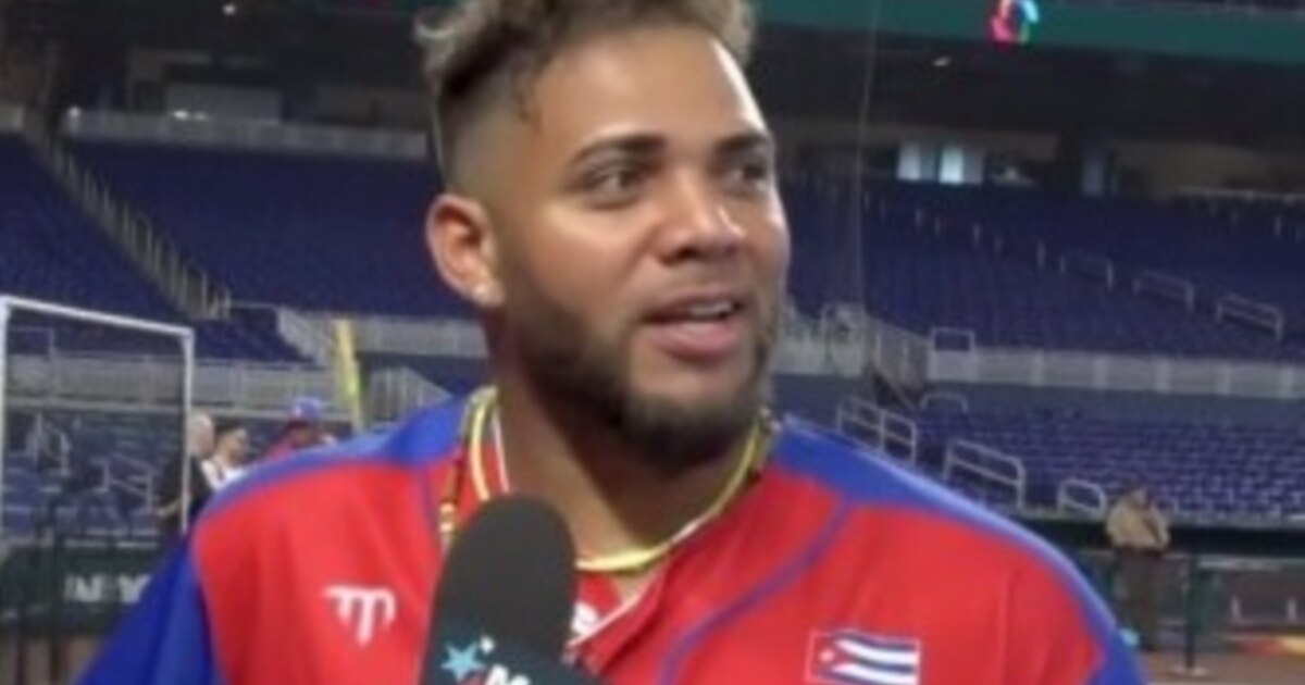 Yoán Moncada regresa a los Angelinos por un año más