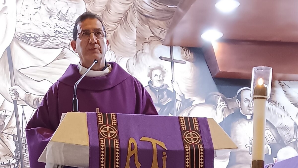 Sacerdote Alberto Reyes: Cuba es como "un barco que se hunde"