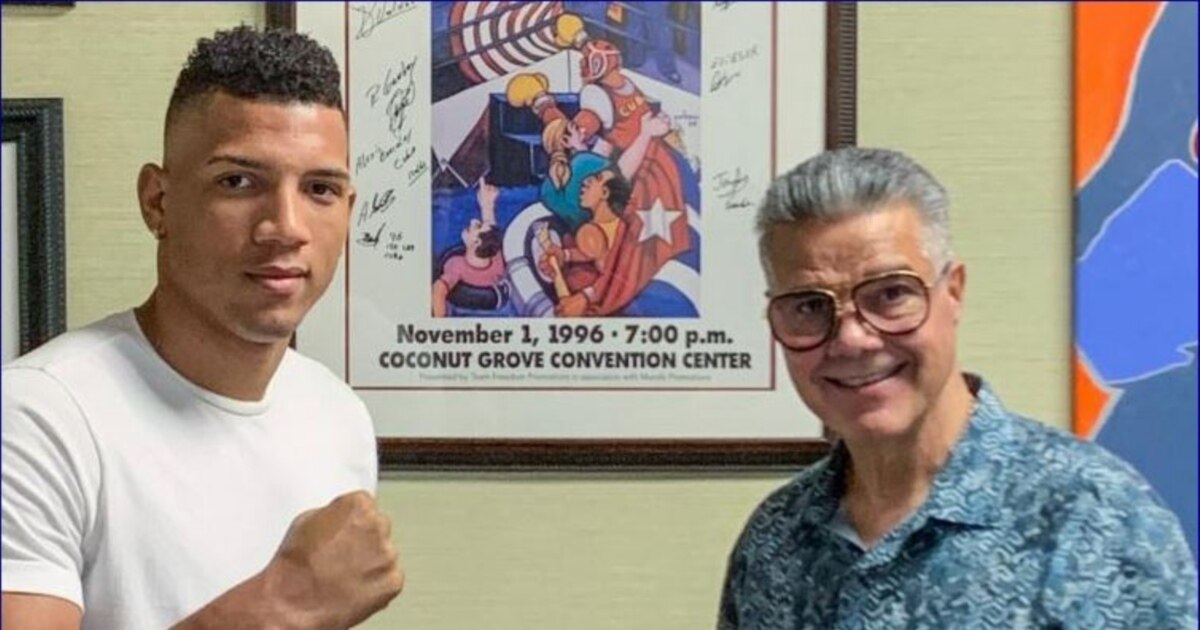 El joven boxeador cubano David Osvary Morrell es campeón del mundo (VIDEO)