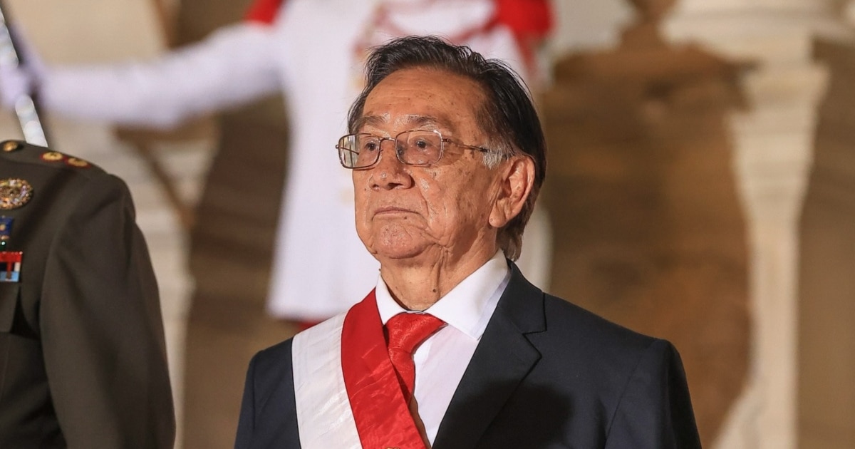 José María Balcázar asume como presidente interino de Perú