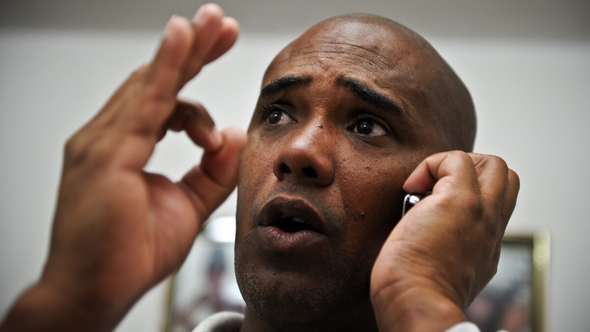 Arrestan a expreso político Angel Moya y destruyen su teléfono con ácido