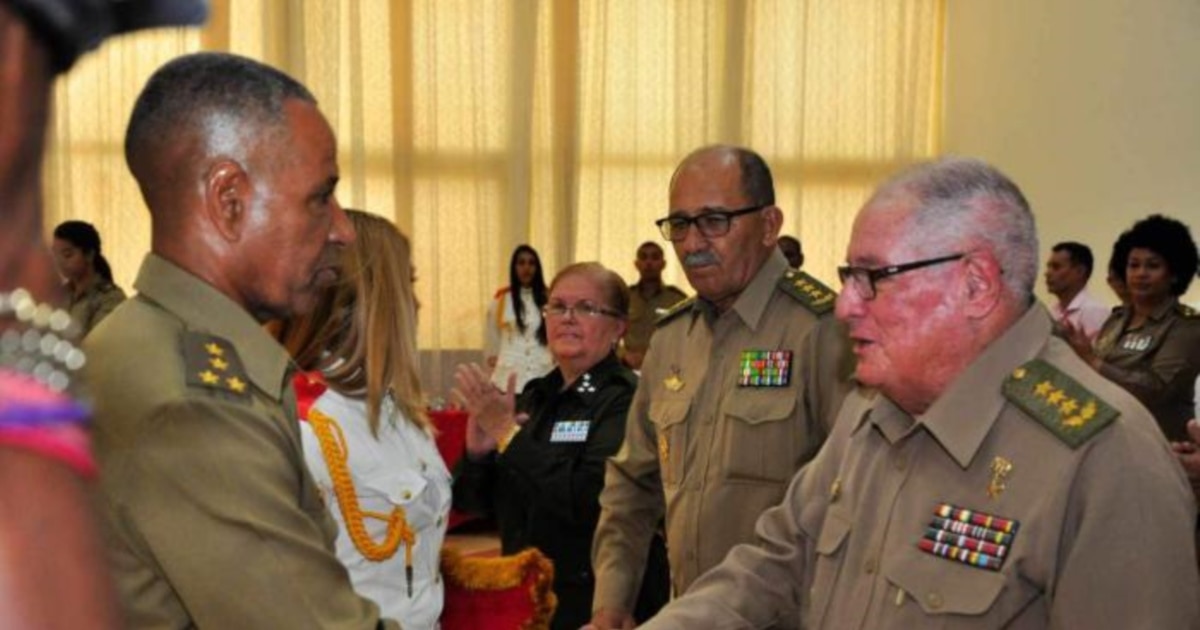 Primer Coronel: ni muy arriba, ni muy abajo o el arte de flotar en las FAR (III)