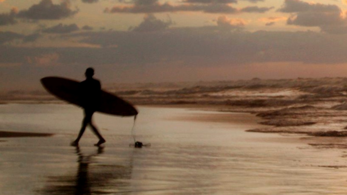 Cubano que huyó de la isla en tabla de surf cuenta su travesía