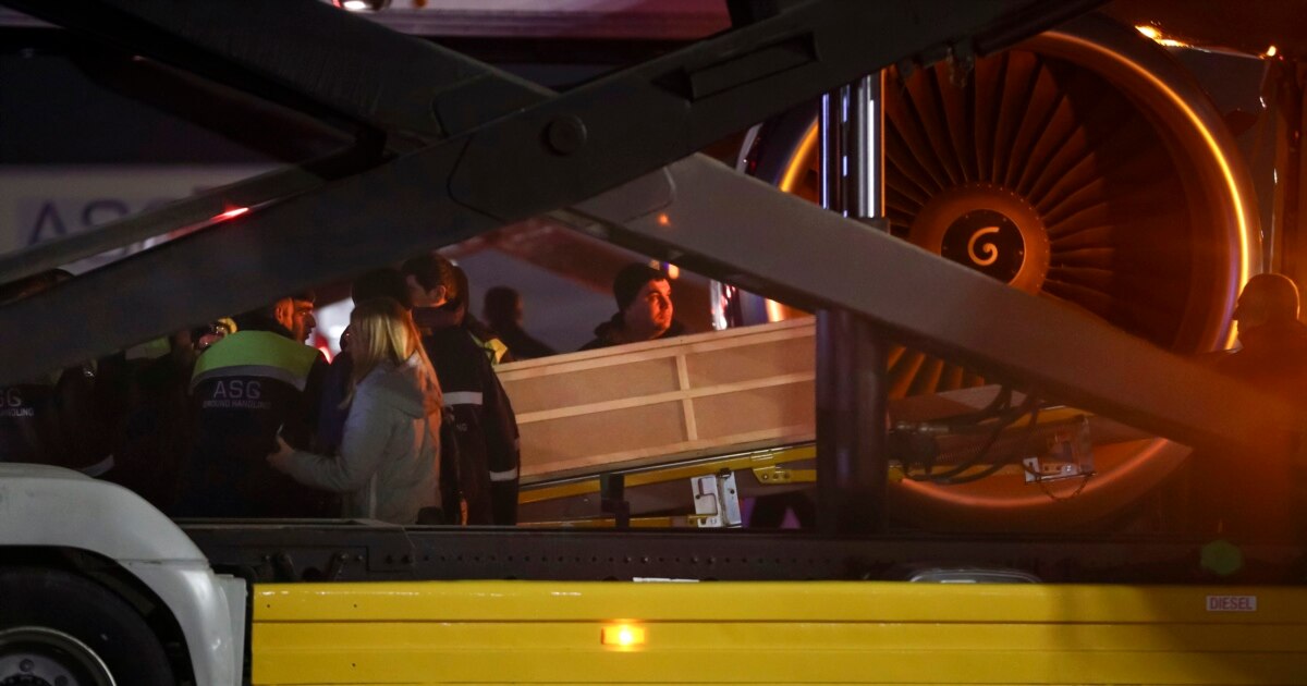 Aerolínea de Azerbaiyán suspende vuelos a más ciudades rusas tras caída de avión